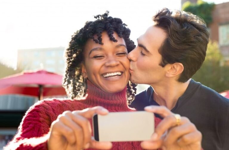 Love Life Guide for Building Romantic Relationships